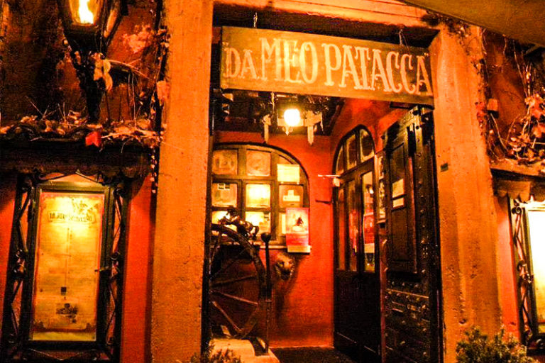 Meo Patacca. Lo storico e apprezzato ristorante di piazza dei Mercanti